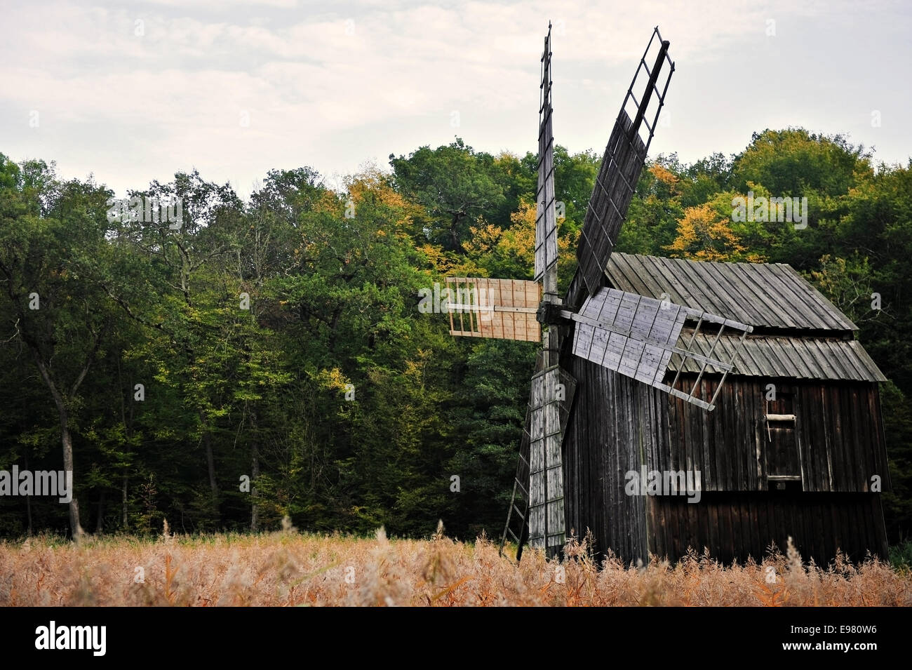 Old farm windmill hi-res stock photography and images - Alamy