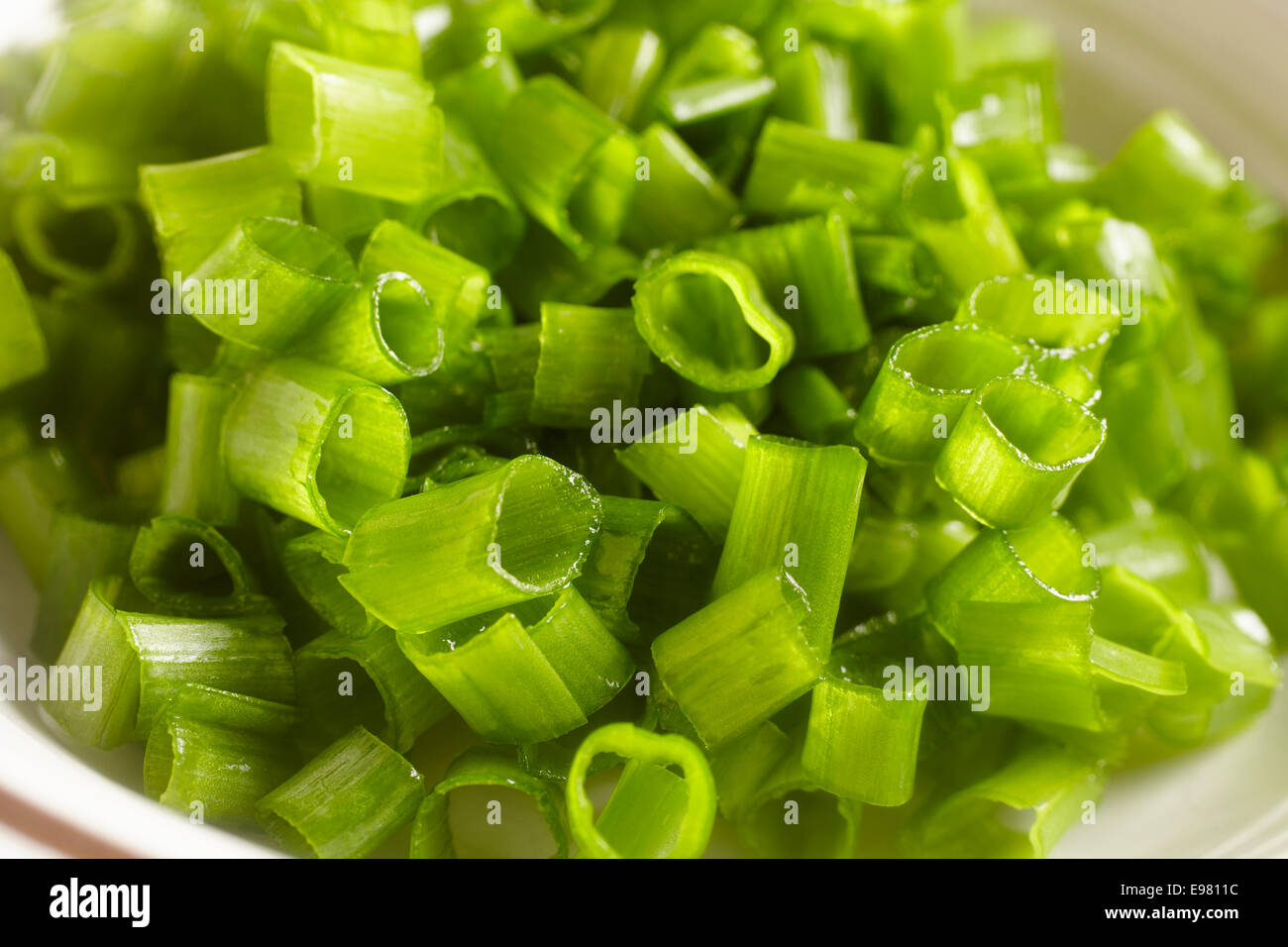 small bowl of chopped scallions Stock Photo - Alamy