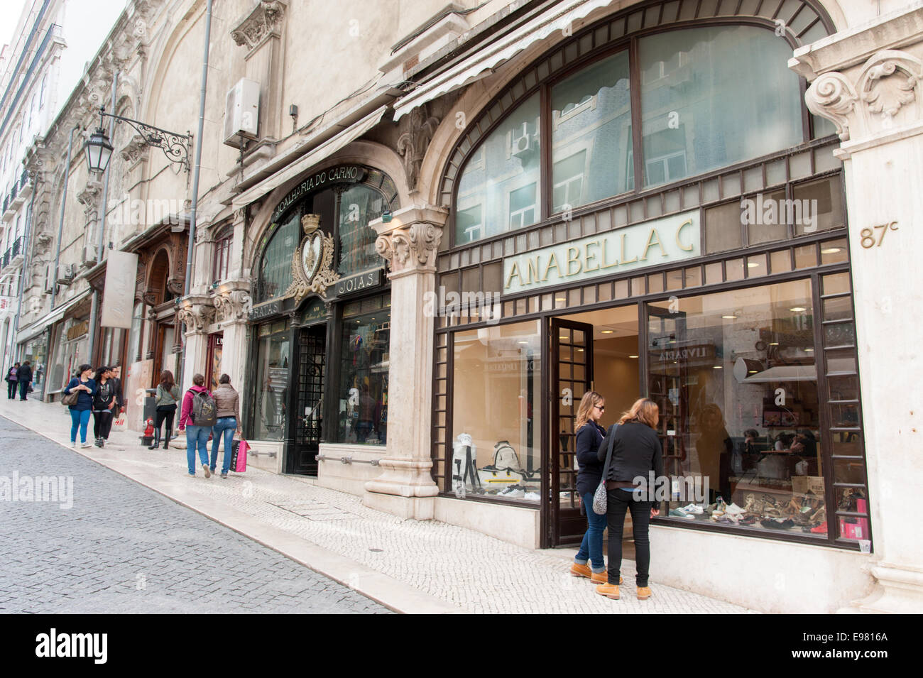 Shopping on Rua do Carmo, Chiado, Lisbon, Portugal Stock Photo - Alamy