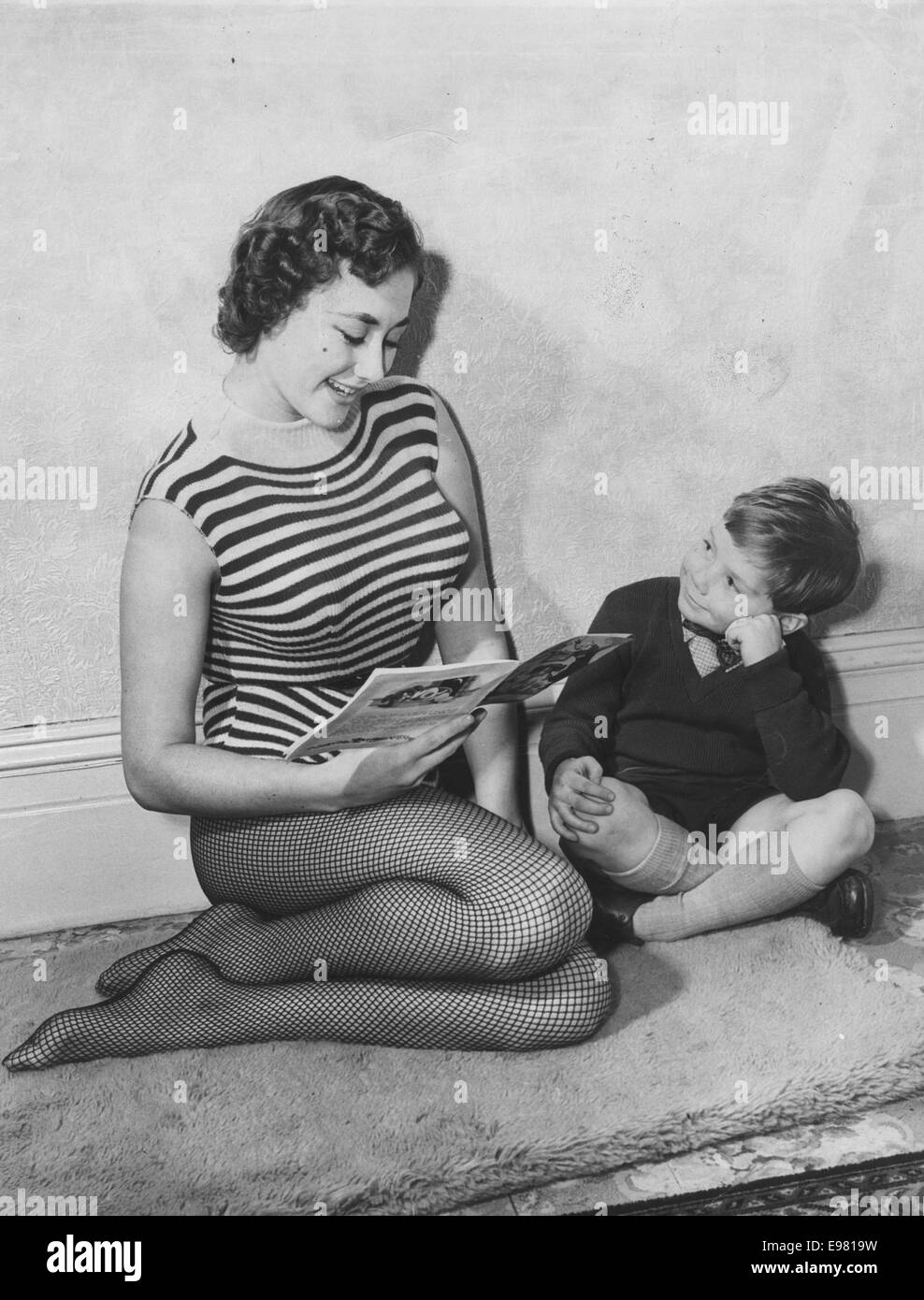 London, UK, UK. 14th Nov, 1955. ROCHELLE LOFTING and her 3- 1/2 year ...