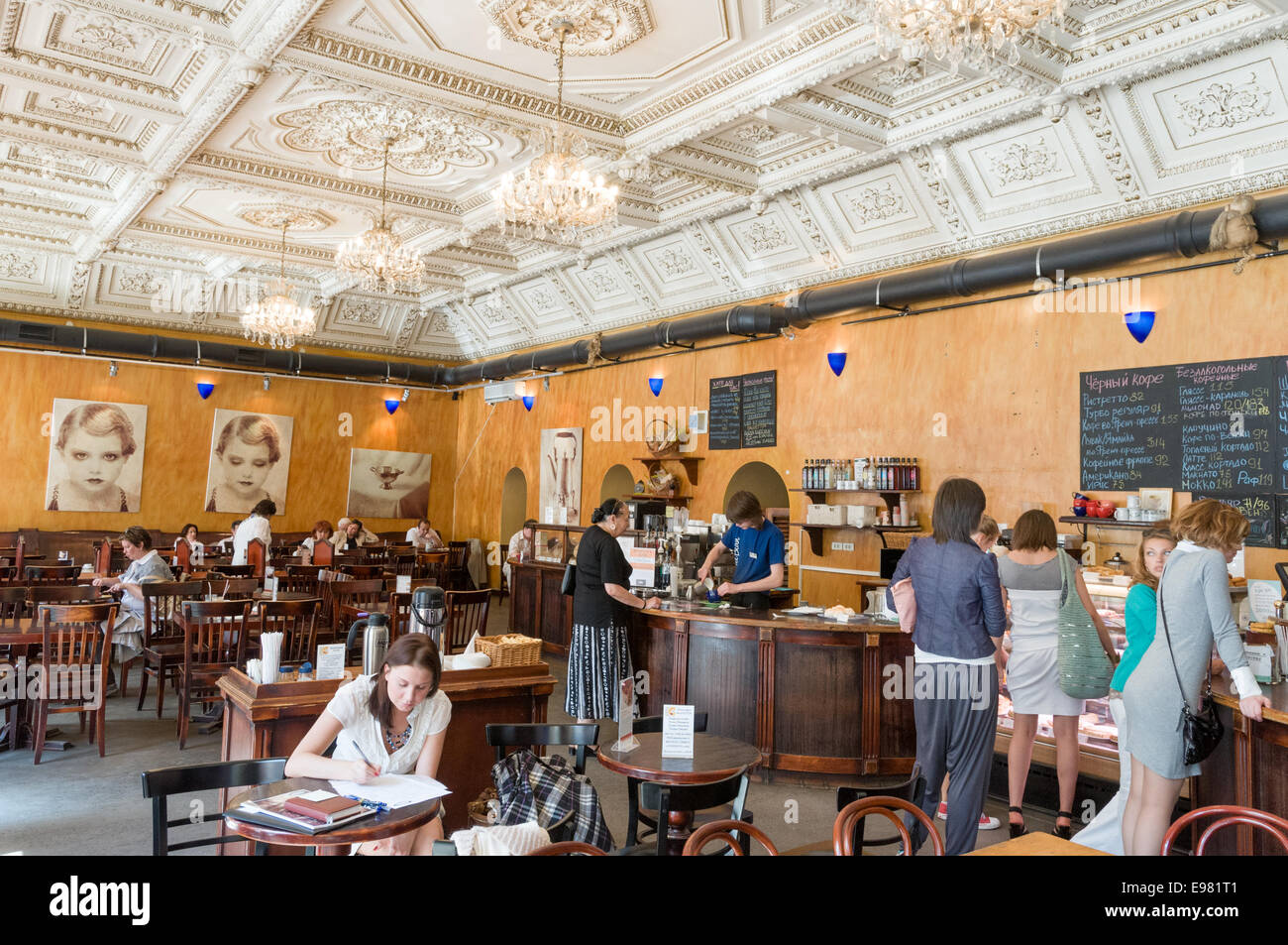 The Coffee Bean cafe on Tverskaya Ulitsa, Moscow, Russia Stock Photo ...