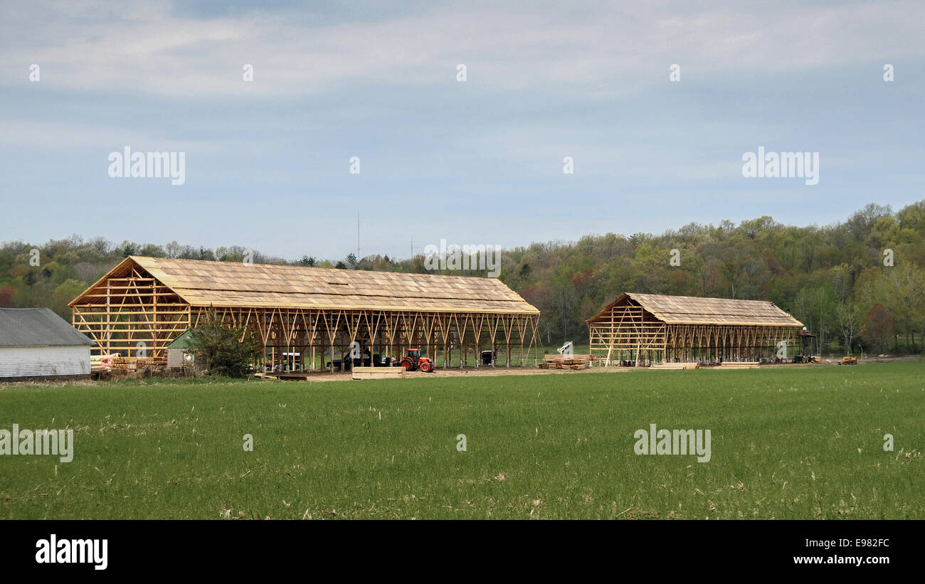 New build barns hi-res stock photography and images - Alamy