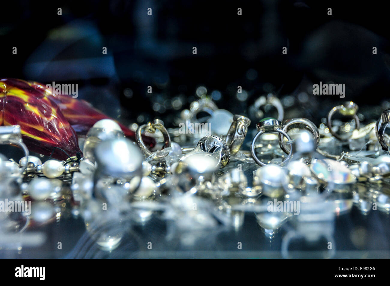 Reflective images hi-res stock photography and images - Alamy
