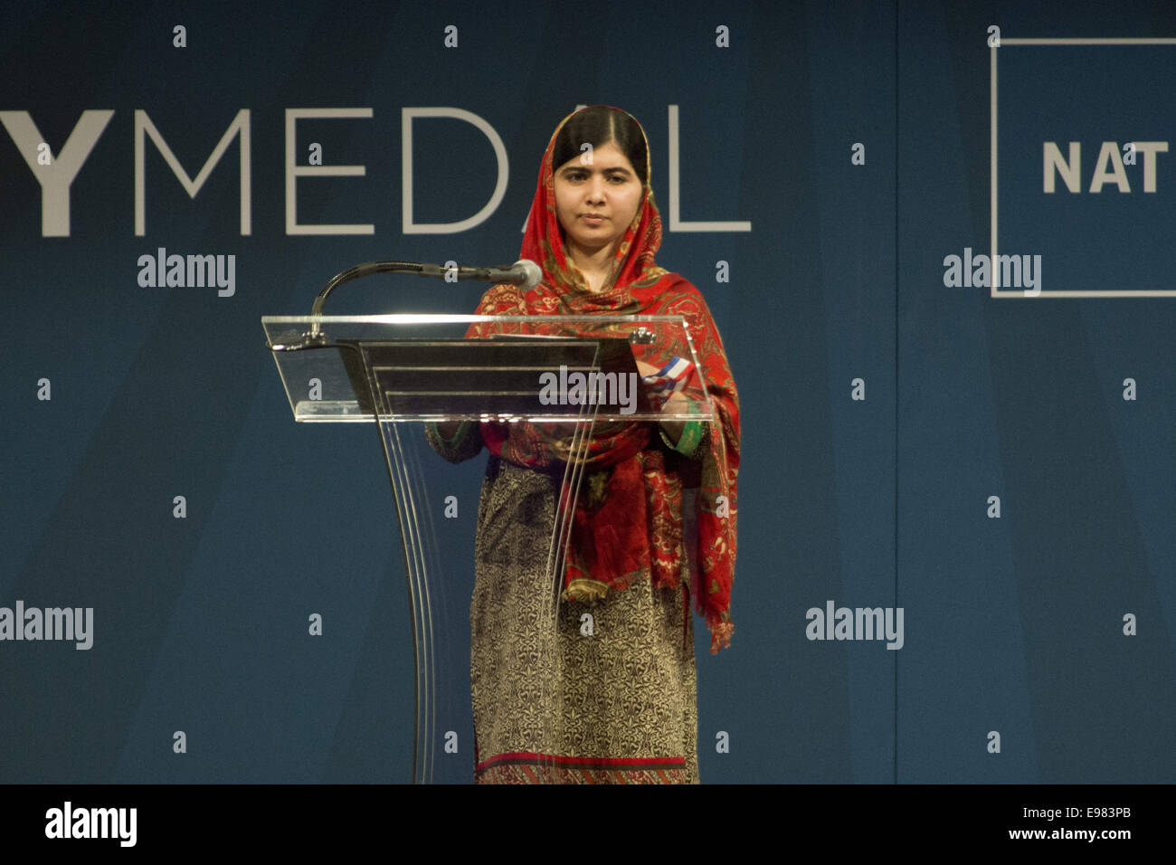 Malala yousafzai noble peace prize hi-res stock photography and images ...