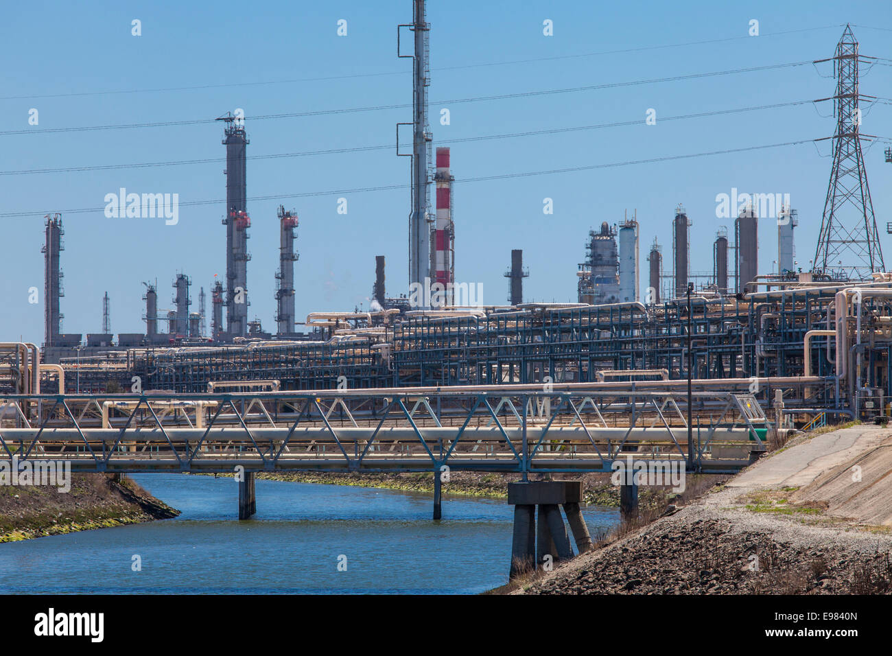 Oil refineries hi-res stock photography and images - Alamy
