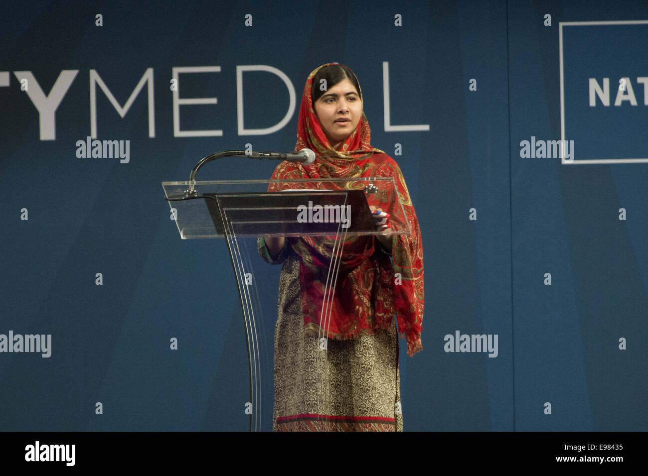 Malala yousafzai noble peace prize hi-res stock photography and images ...