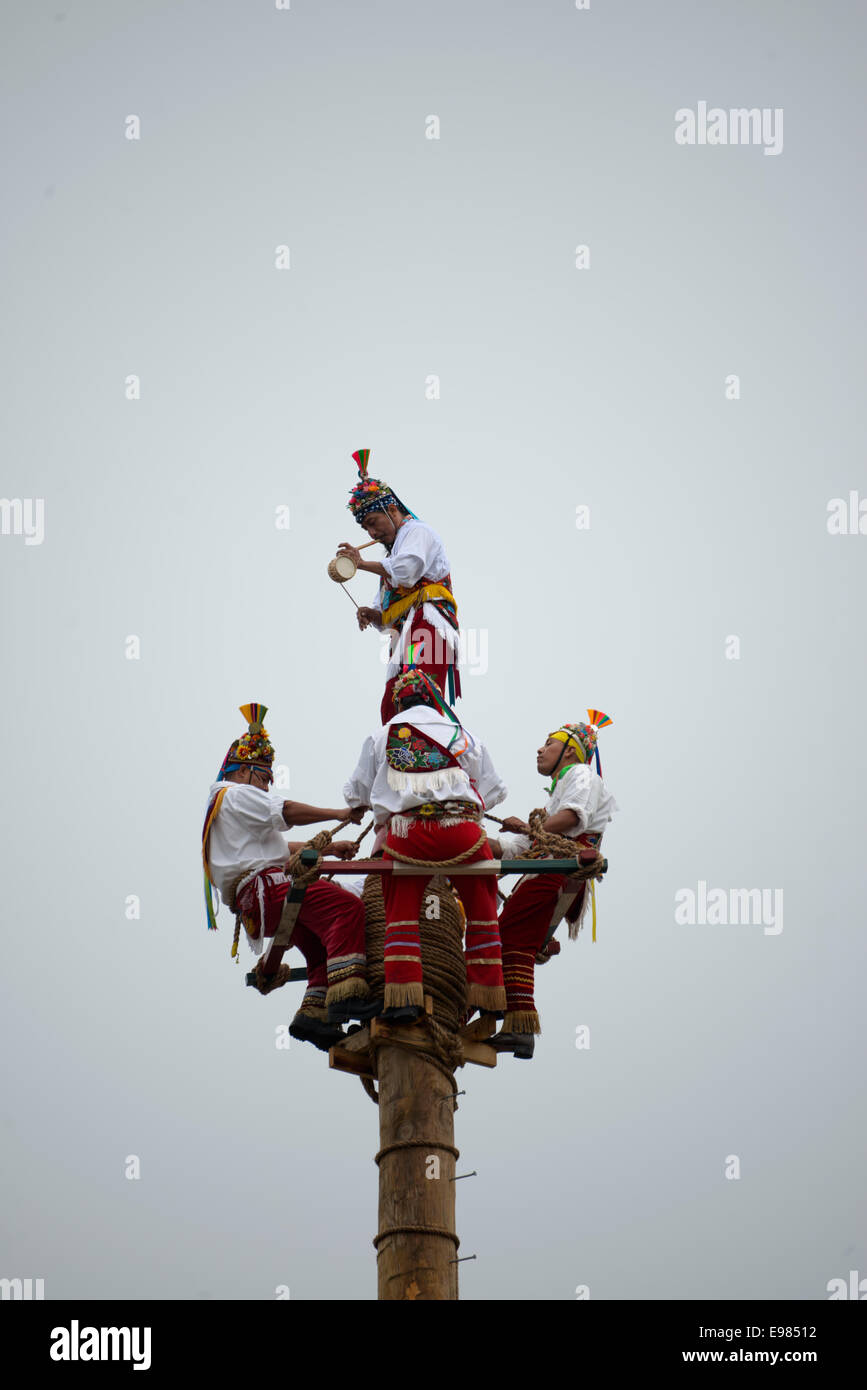 Mayan "Flying Man" Sundance performers Tezcatilpoca Voladores atop a ...