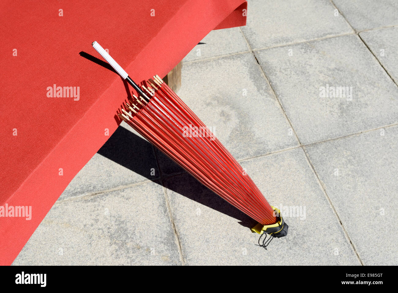 Red bench japanese garden hi-res stock photography and images - Alamy