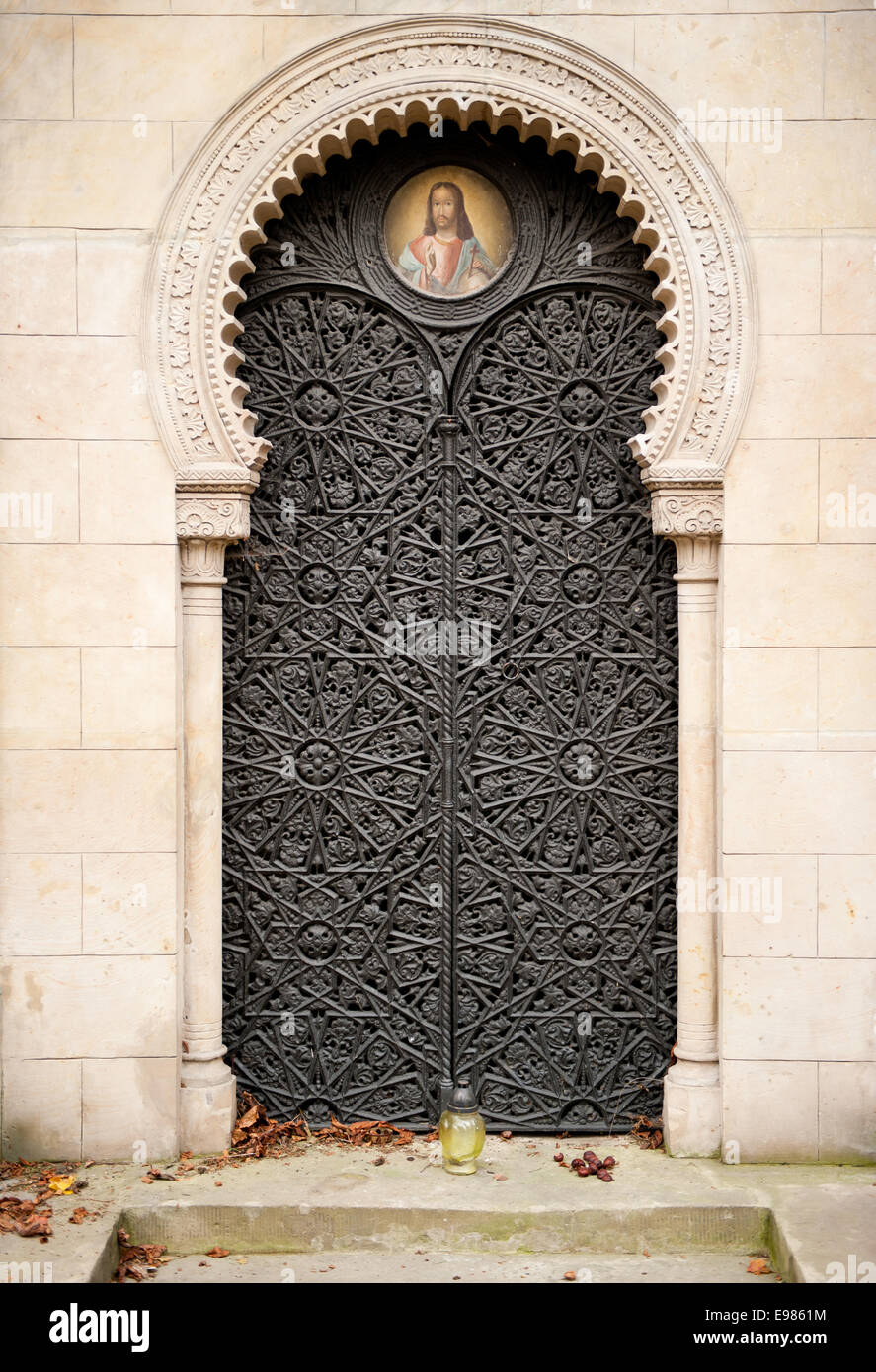 Family vault mausoleum hi-res stock photography and images - Alamy