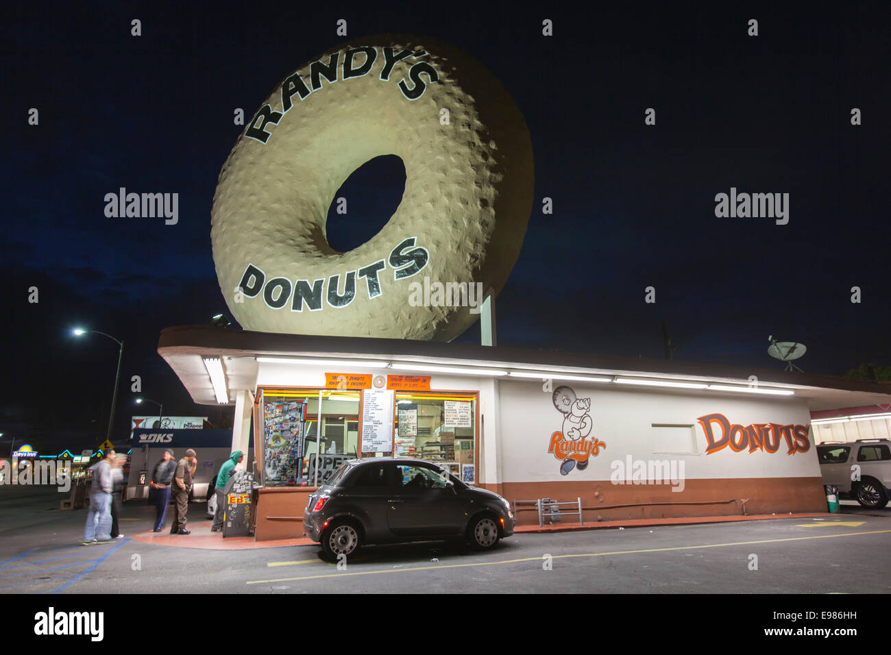 Randy's Donuts, Inglewood, Los Angeles, California, USA Stock Photo - Alamy