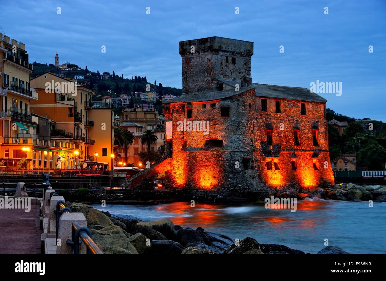 Rapallo Burg Nacht - Rapallo castle night 01 Stock Photo - Alamy