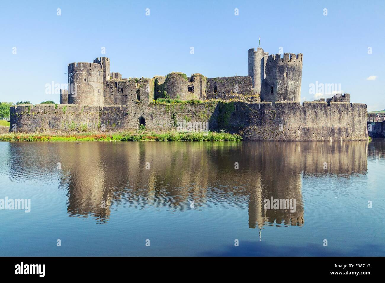 Reflections of the historic architecture and tourist attraction ...