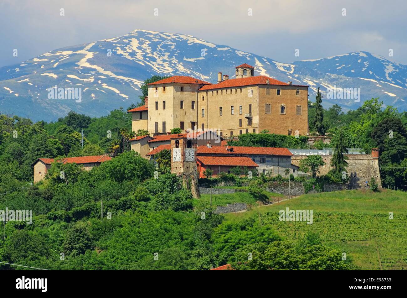Manta castle italy hi-res stock photography and images - Alamy