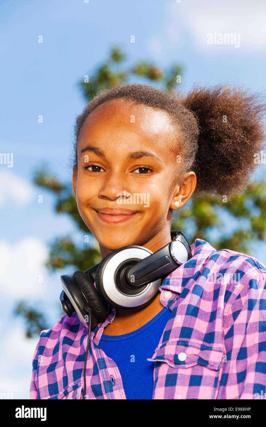African girl headphones teen hi-res stock photography and images - Alamy