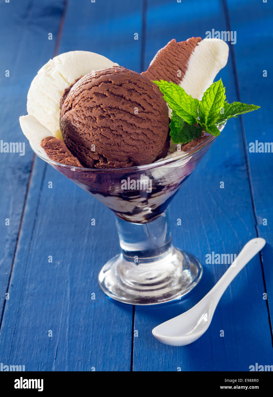 Vanilla parfait hi-res stock photography and images - Alamy
