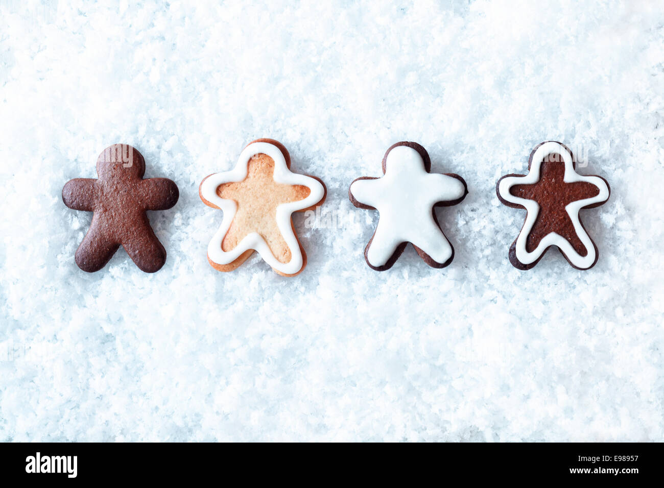 Row of gingerbread men hi-res stock photography and images - Alamy