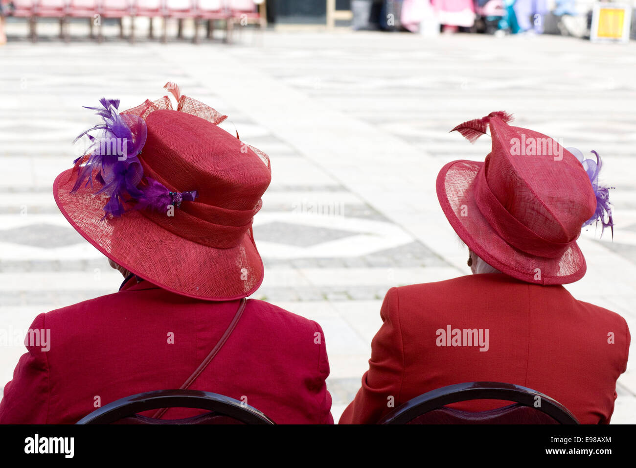 Ladies hats flowers hi-res stock photography and images - Alamy