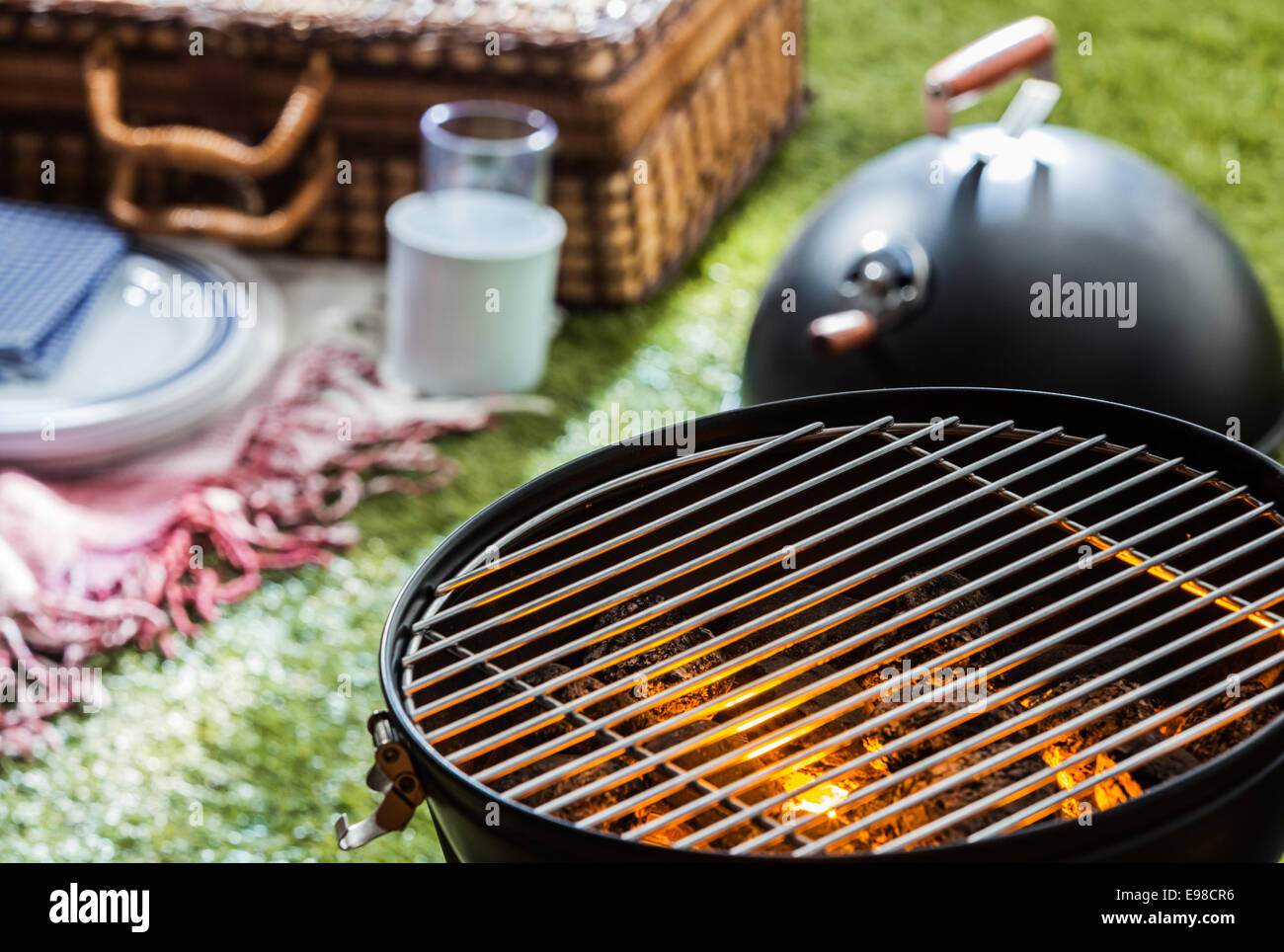 Garden barbecue empty hi-res stock photography and images - Alamy