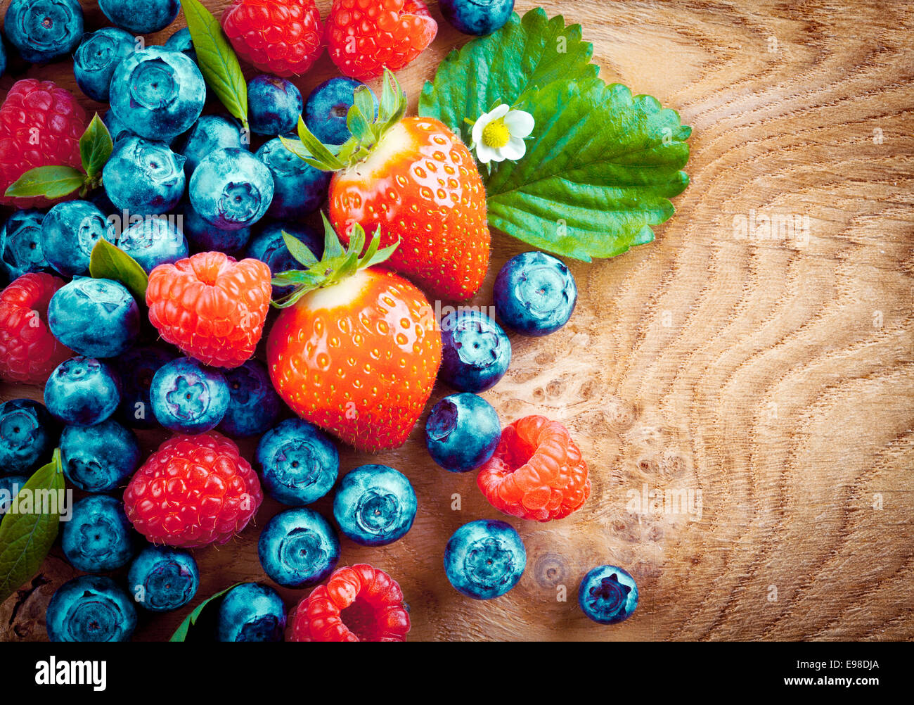 Overhead autumn berry hi-res stock photography and images - Alamy