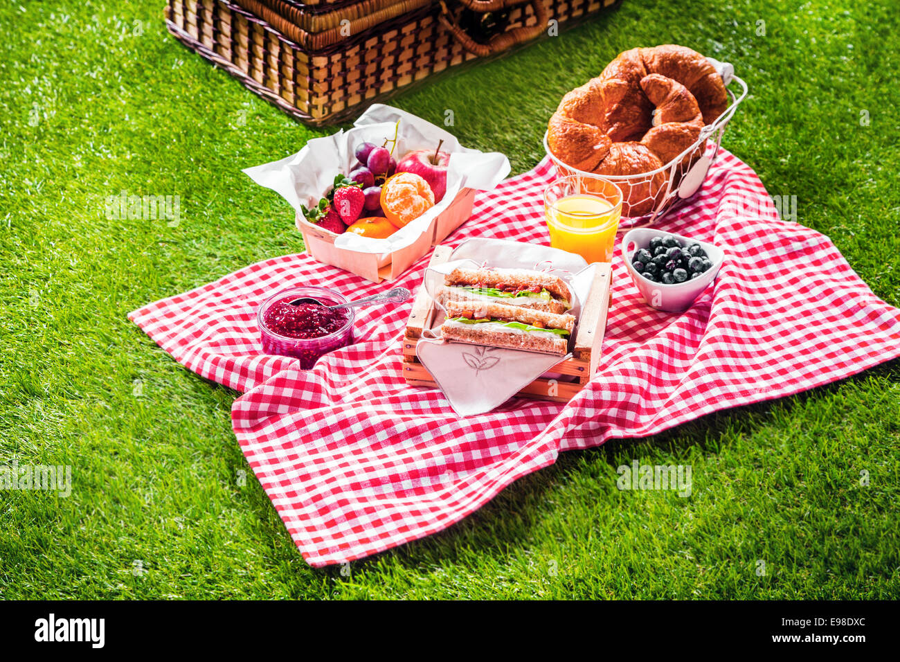 Healthy eating picnic hi-res stock photography and images - Alamy