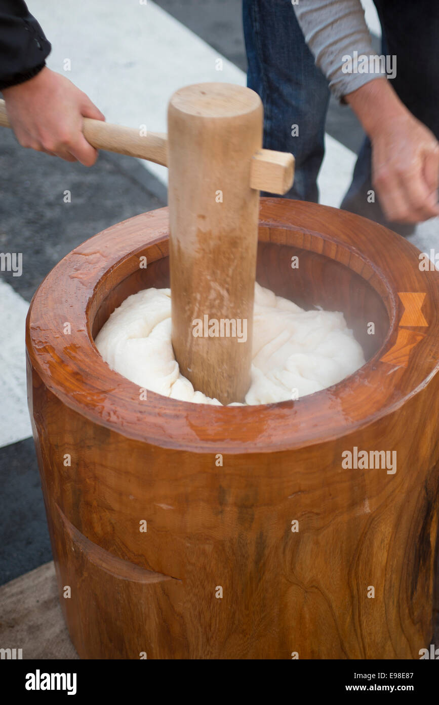Japanese style Mochi pounding Stock Photo - Alamy