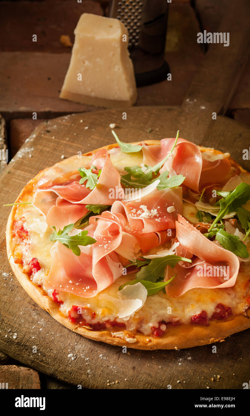 Whole pizza pie hi-res stock photography and images - Alamy