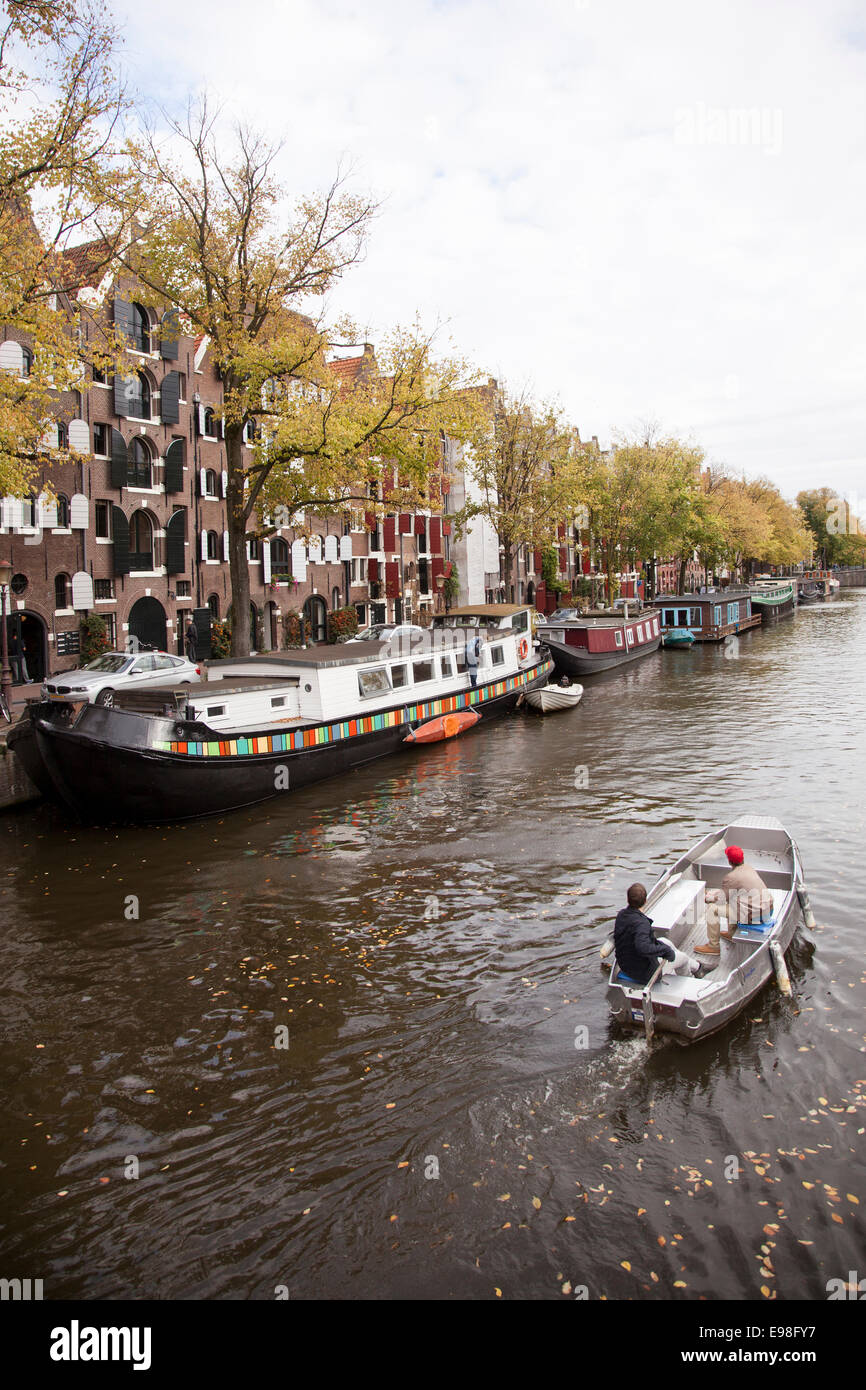 Netherlands amsterdam canal houseboat small boats hi-res stock ...