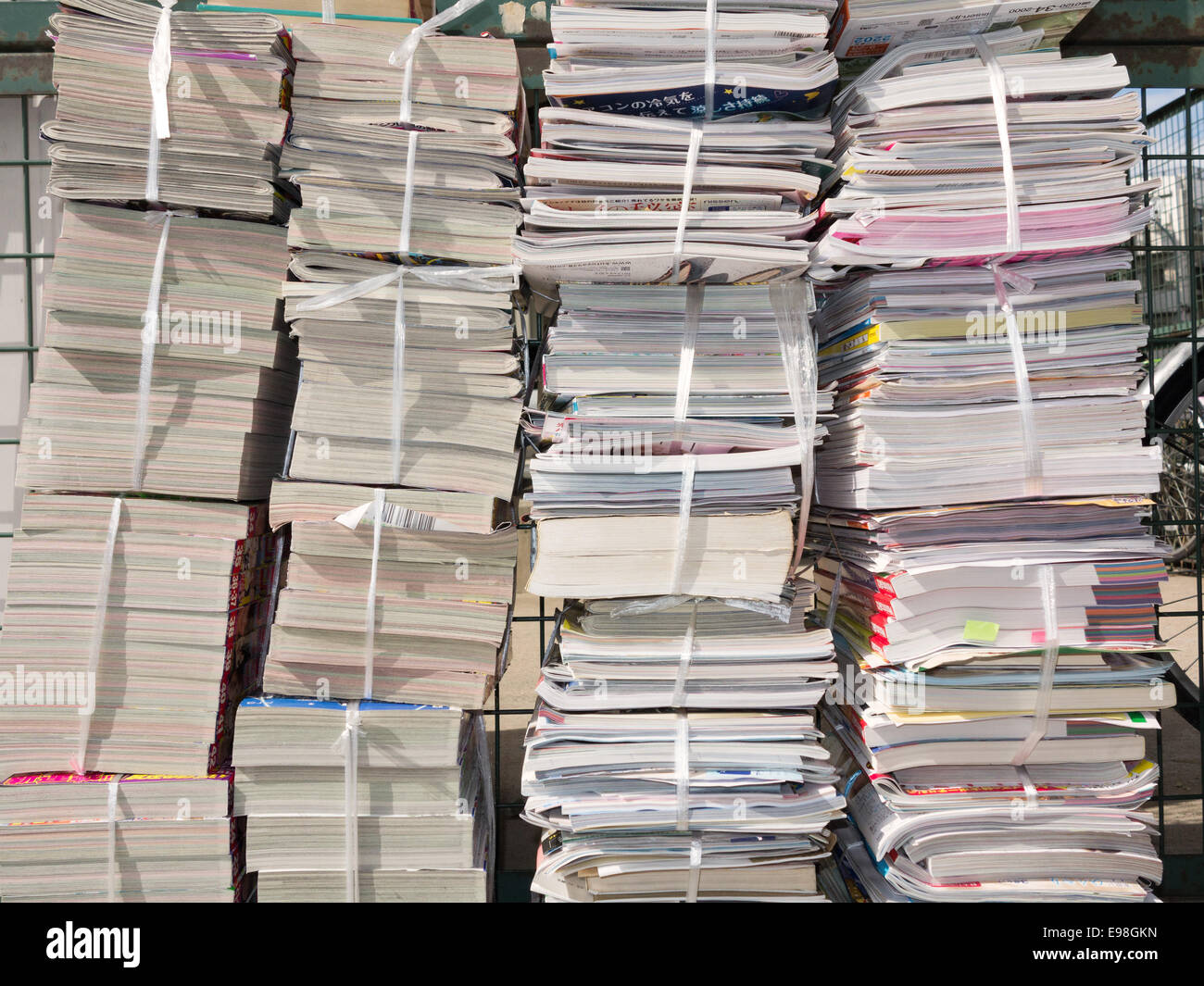Loading magazines hi-res stock photography and images - Alamy