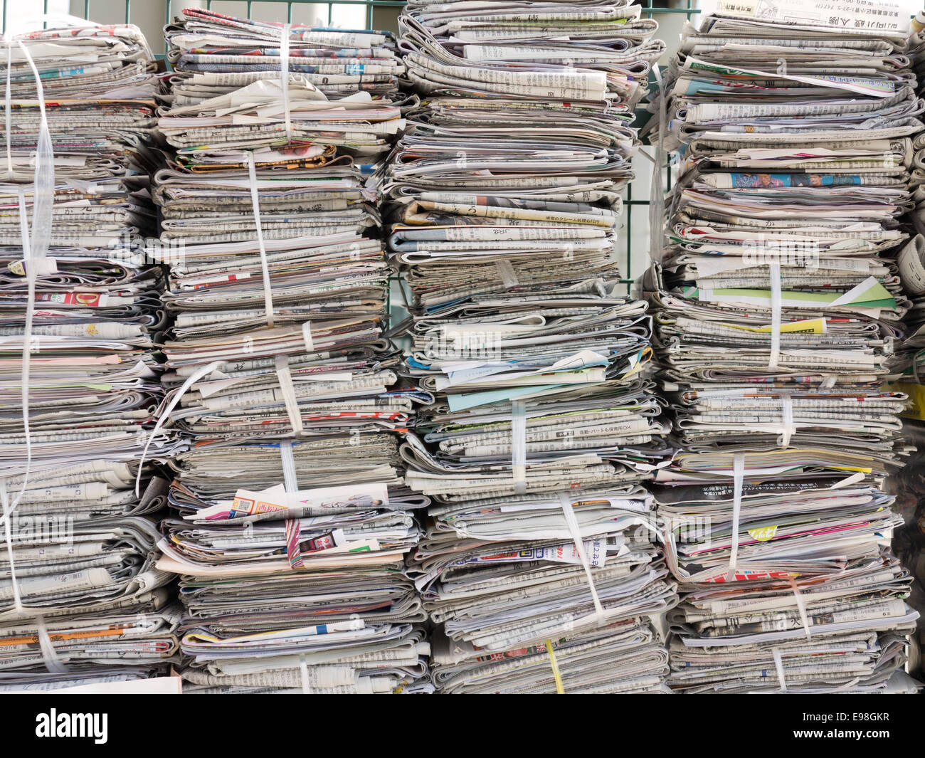Newspapers japan hi-res stock photography and images - Alamy