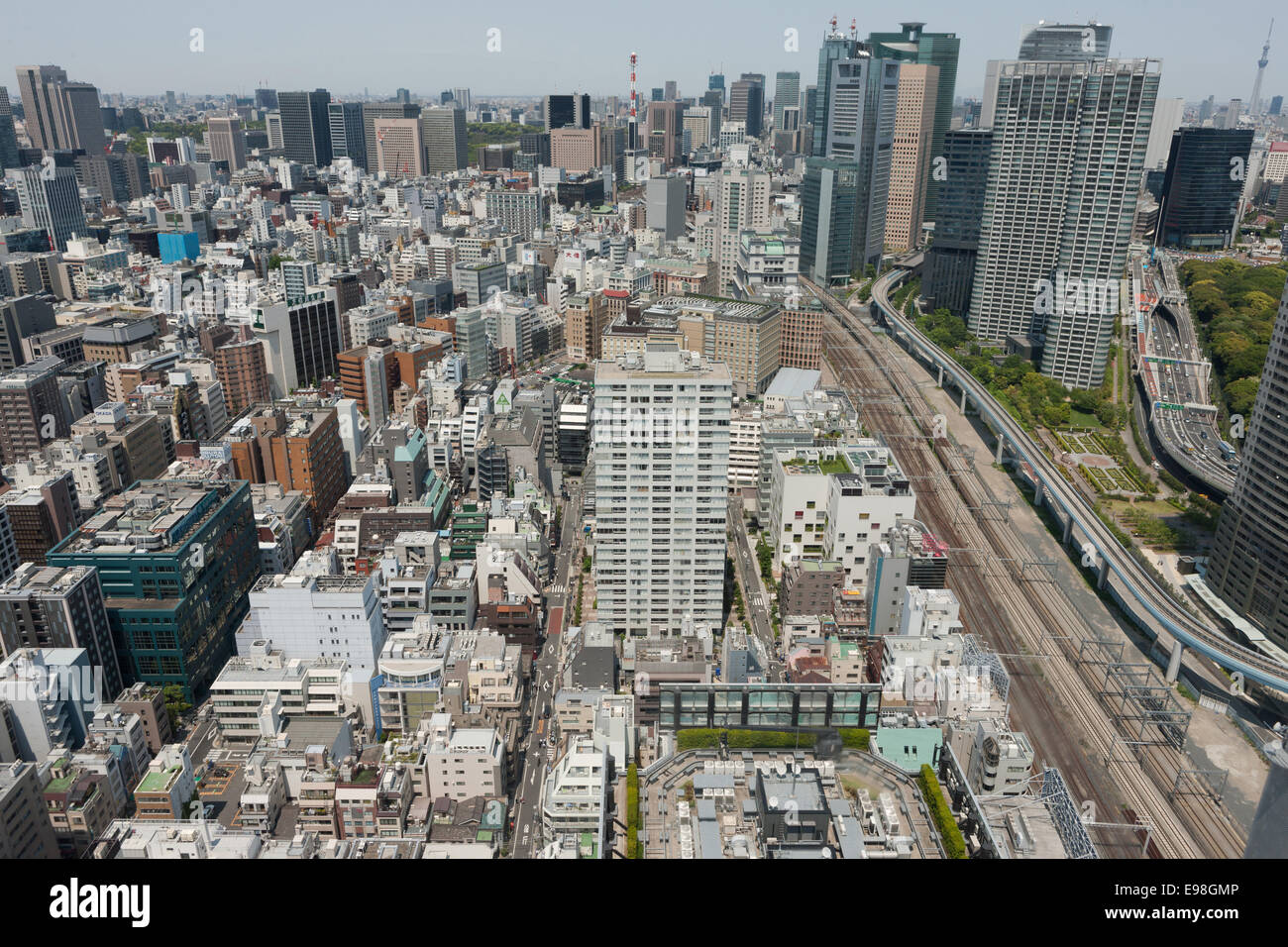 Shiodome city center buildings hi-res stock photography and images - Alamy