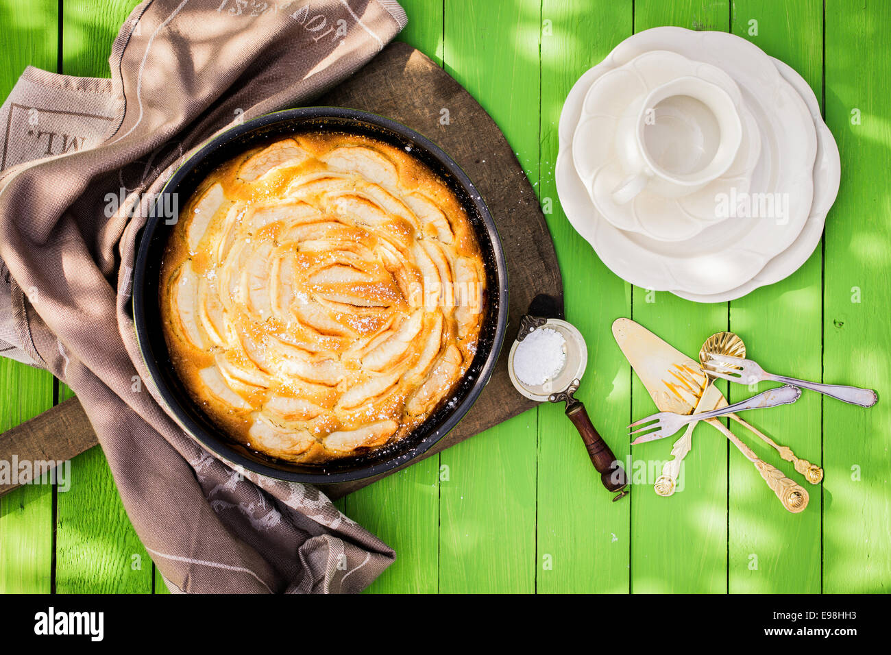 Overhead photo of a pie pan hi-res stock photography and images - Alamy