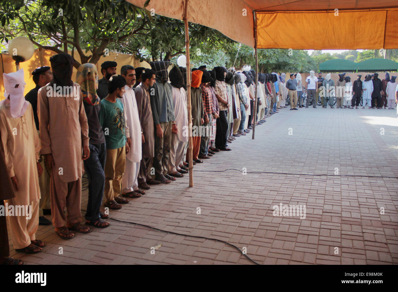 Lahore, Pakistan. 21st Oct, 2014. Pakistani CIA Police Lahore officials ...