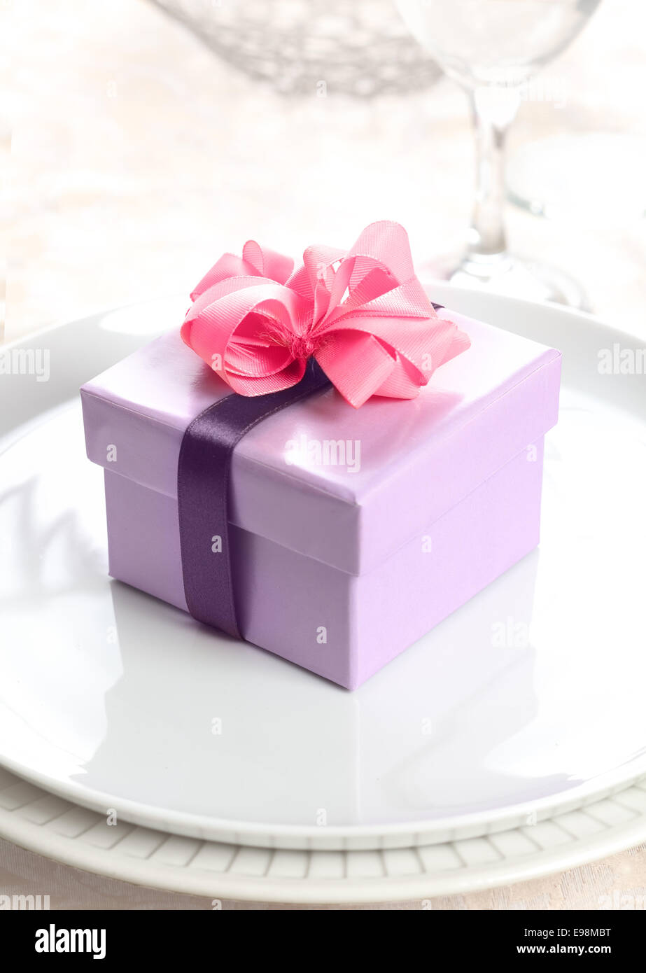 Pink ribbon dinner hi-res stock photography and images - Alamy