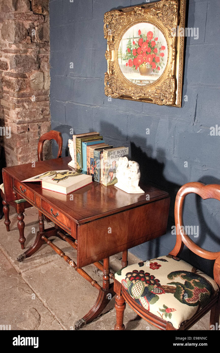 Victorian reproduction hi-res stock photography and images - Alamy