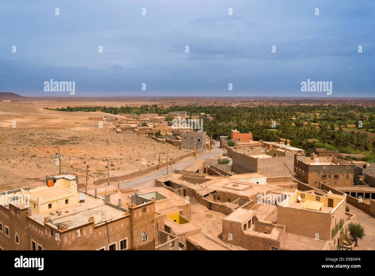Outskirts of town in desert hi-res stock photography and images - Alamy