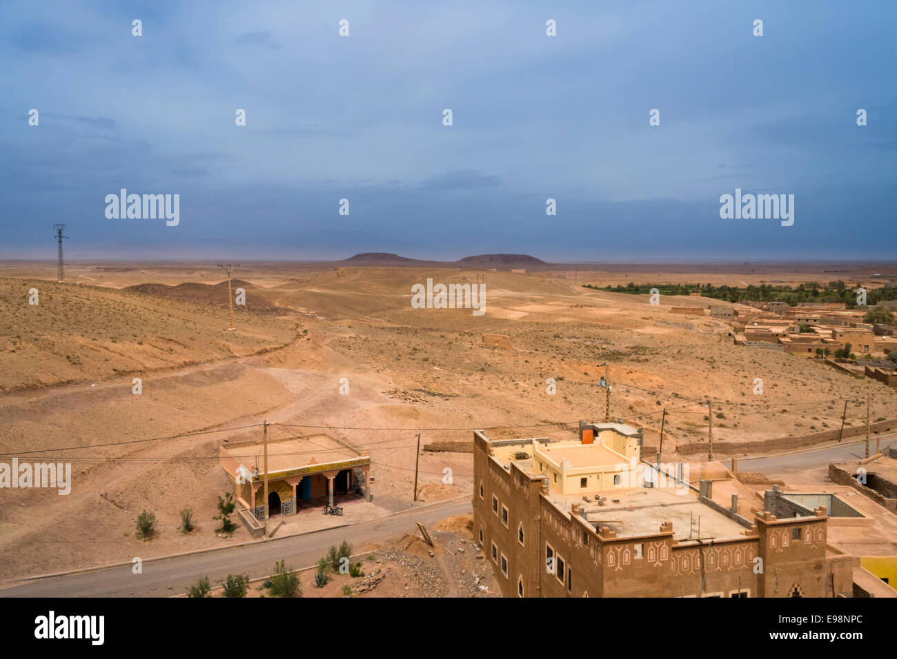 Desert town view hi-res stock photography and images - Alamy