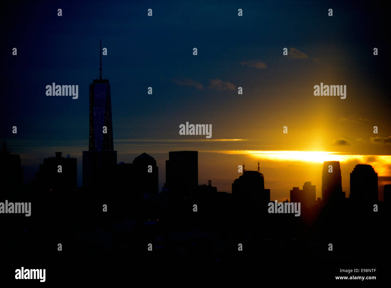 Nyc silhouette hi-res stock photography and images - Alamy