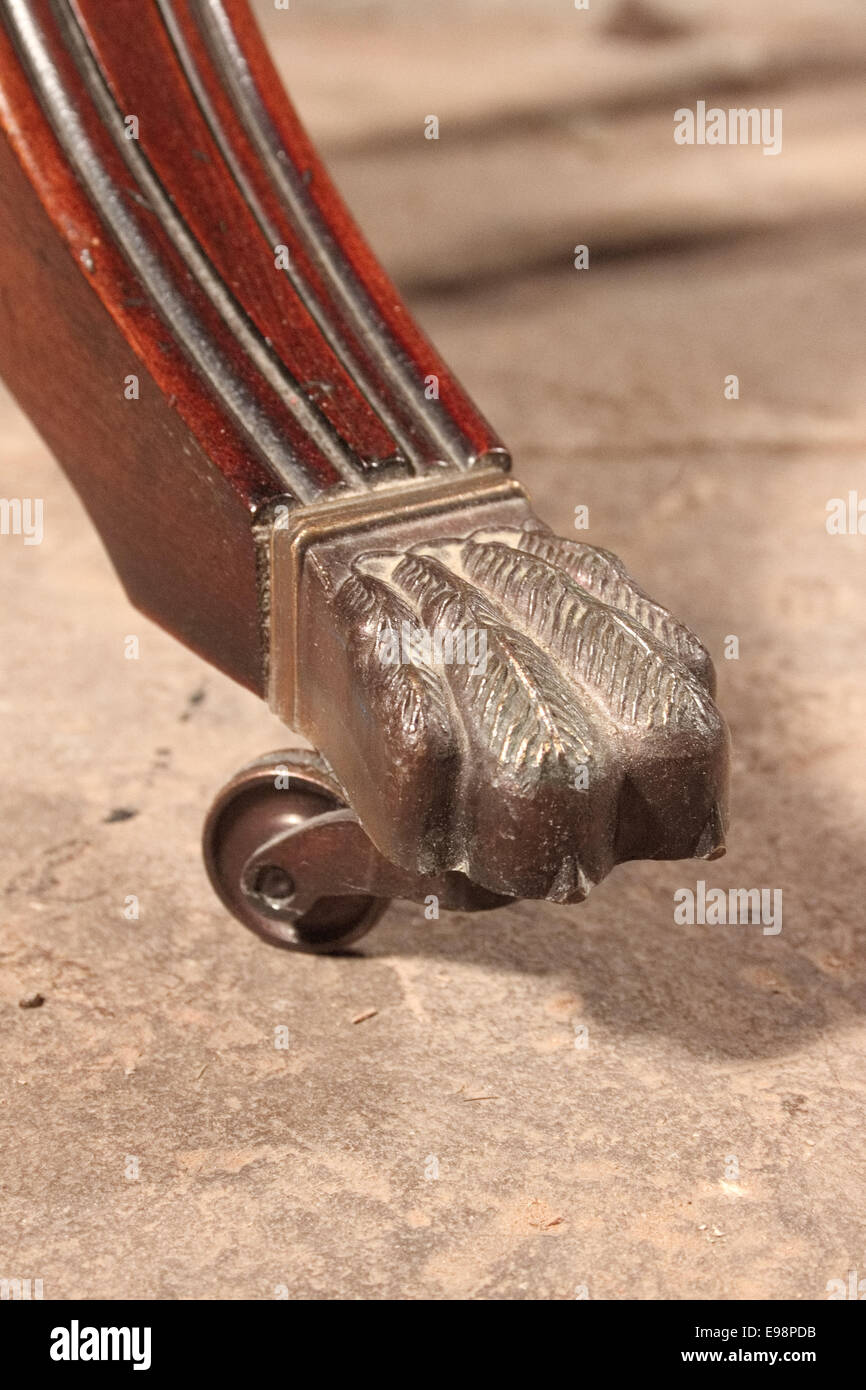 Victorian reproduction hi-res stock photography and images - Alamy