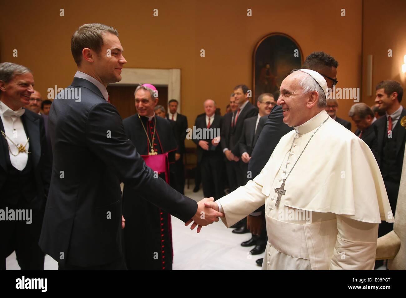 Vatican City, Vatican. 22nd Oct, 2014. HANDOUT - Pope Francis talks to ...
