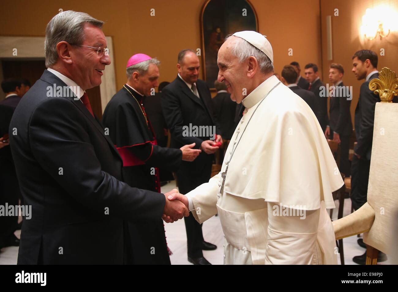 Vatican City, Vatican. 22nd Oct, 2014. HANDOUT - Pope Francis talks to ...