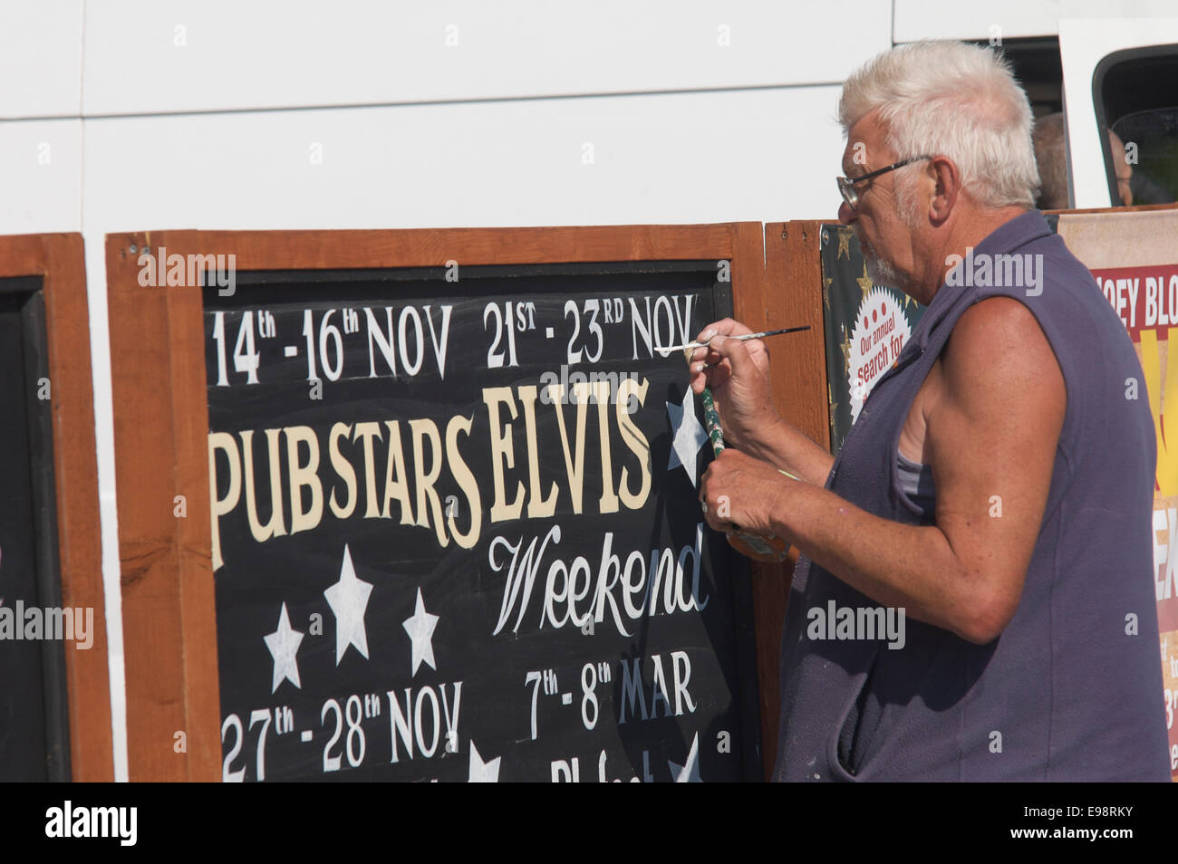 Working write hi-res stock photography and images - Alamy