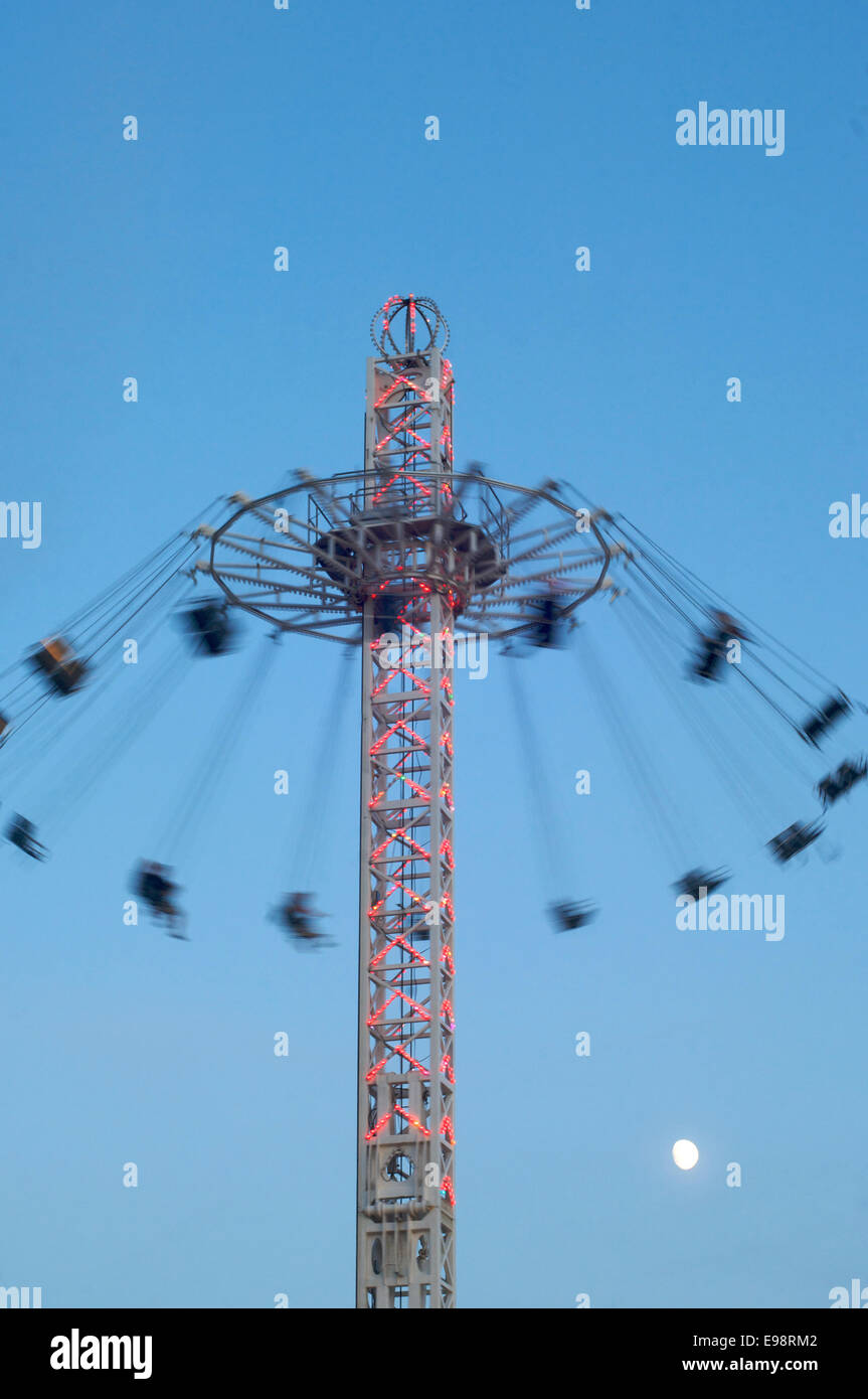 Skyride aerial roundabout, Blackpool Promenade Stock Photo - Alamy