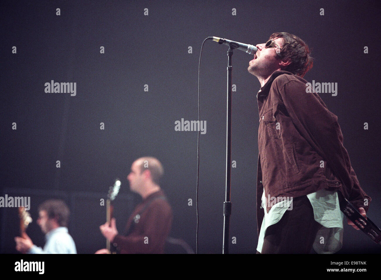 Oasis in concert in Glasgow, Scotland, in 1997 Stock Photo - Alamy