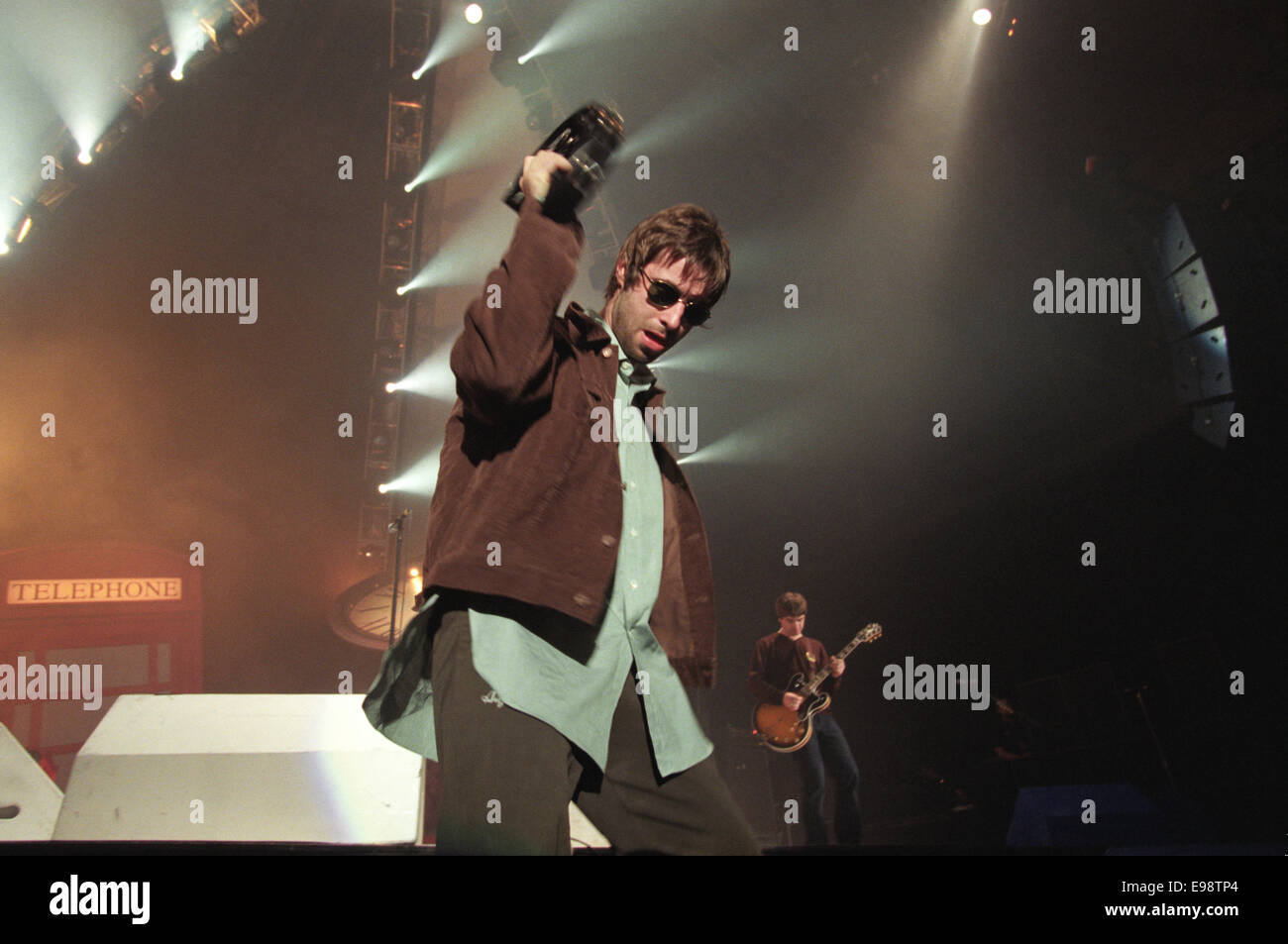 Oasis in concert in Glasgow, Scotland, in 1997 Stock Photo - Alamy
