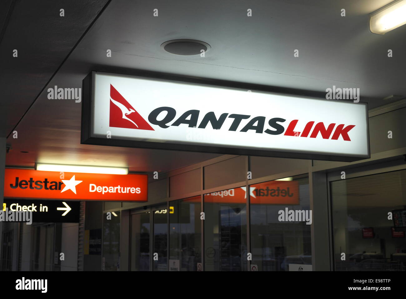 check in at sydney airport for jetstar and qantas link flights,sydney ...