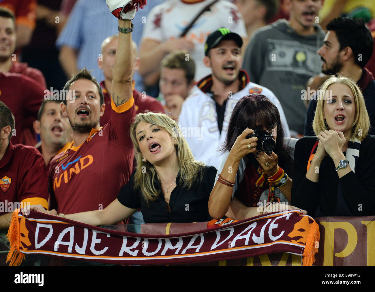 Roma fans in olympic stadium rome hi-res stock photography and images ...