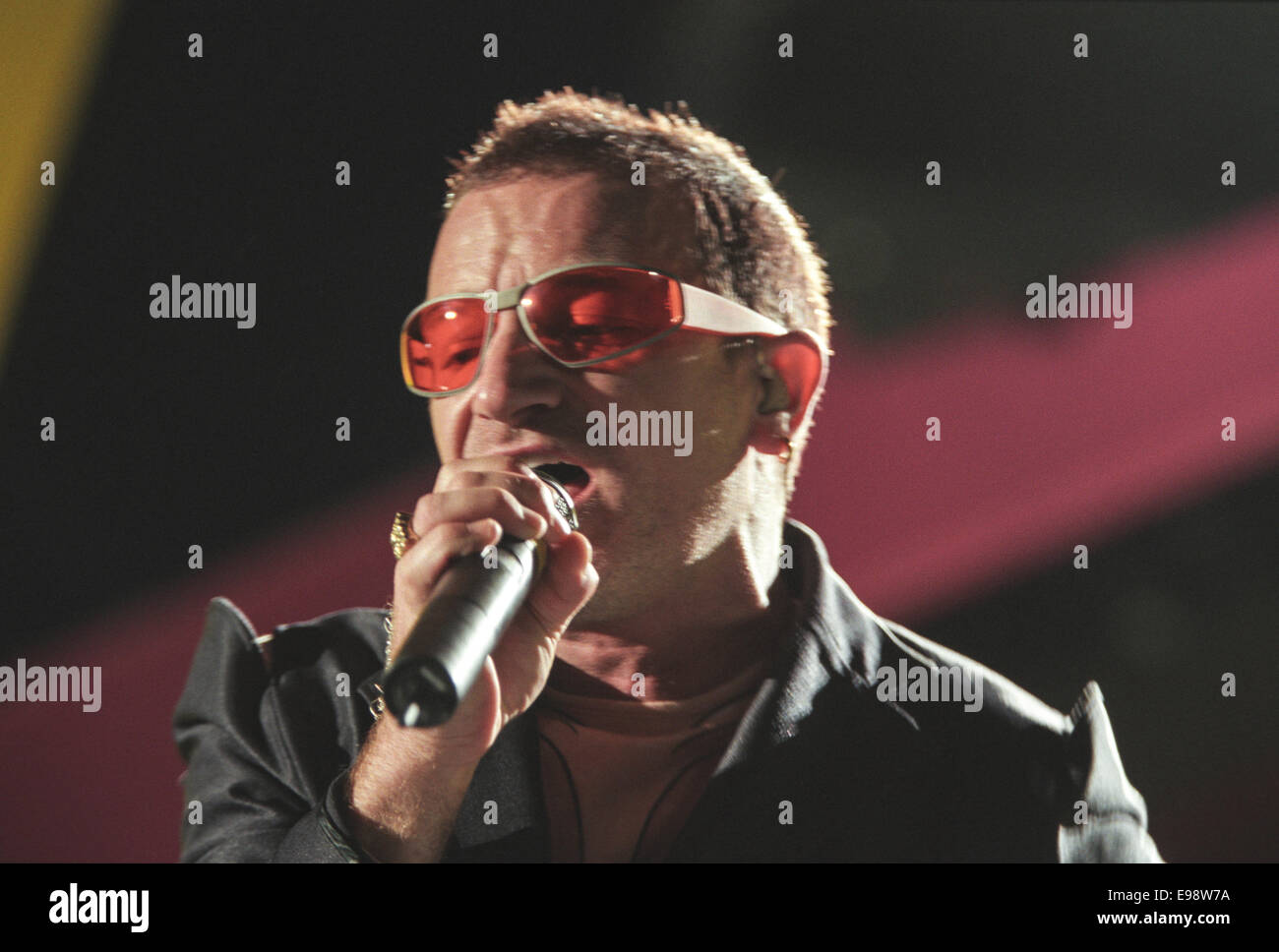 Bono rock group u2 hi-res stock photography and images - Alamy