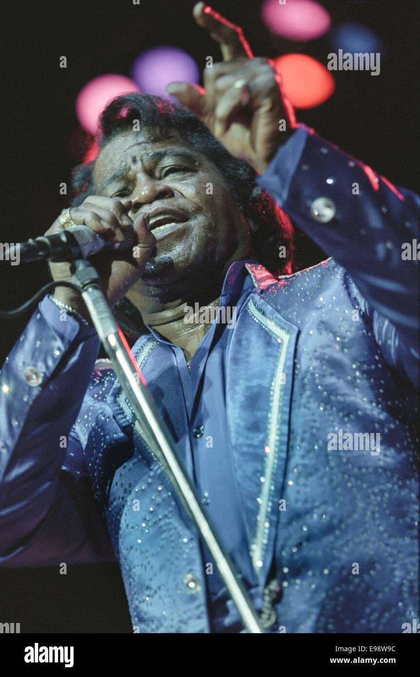 Singer james brown hi-res stock photography and images - Alamy