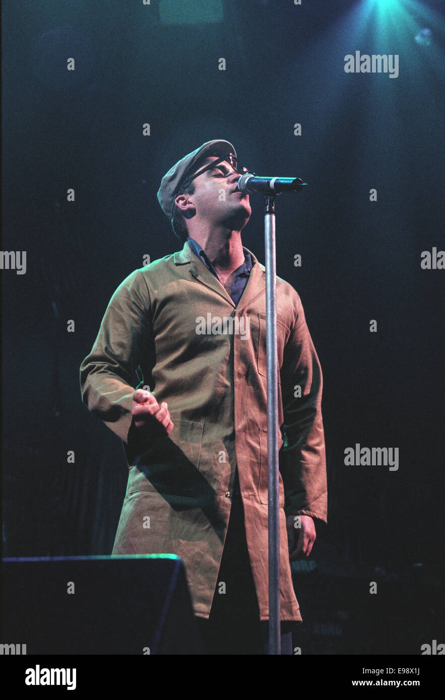 Robbie williams 1999 hi-res stock photography and images - Alamy