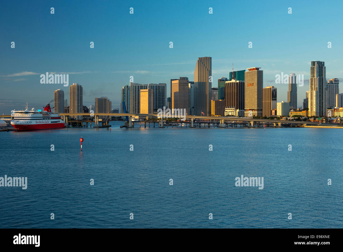 DOWNTOWN SKYLINE BISCAYNE BAY MIAMI FLORIDA USA Stock Photo - Alamy